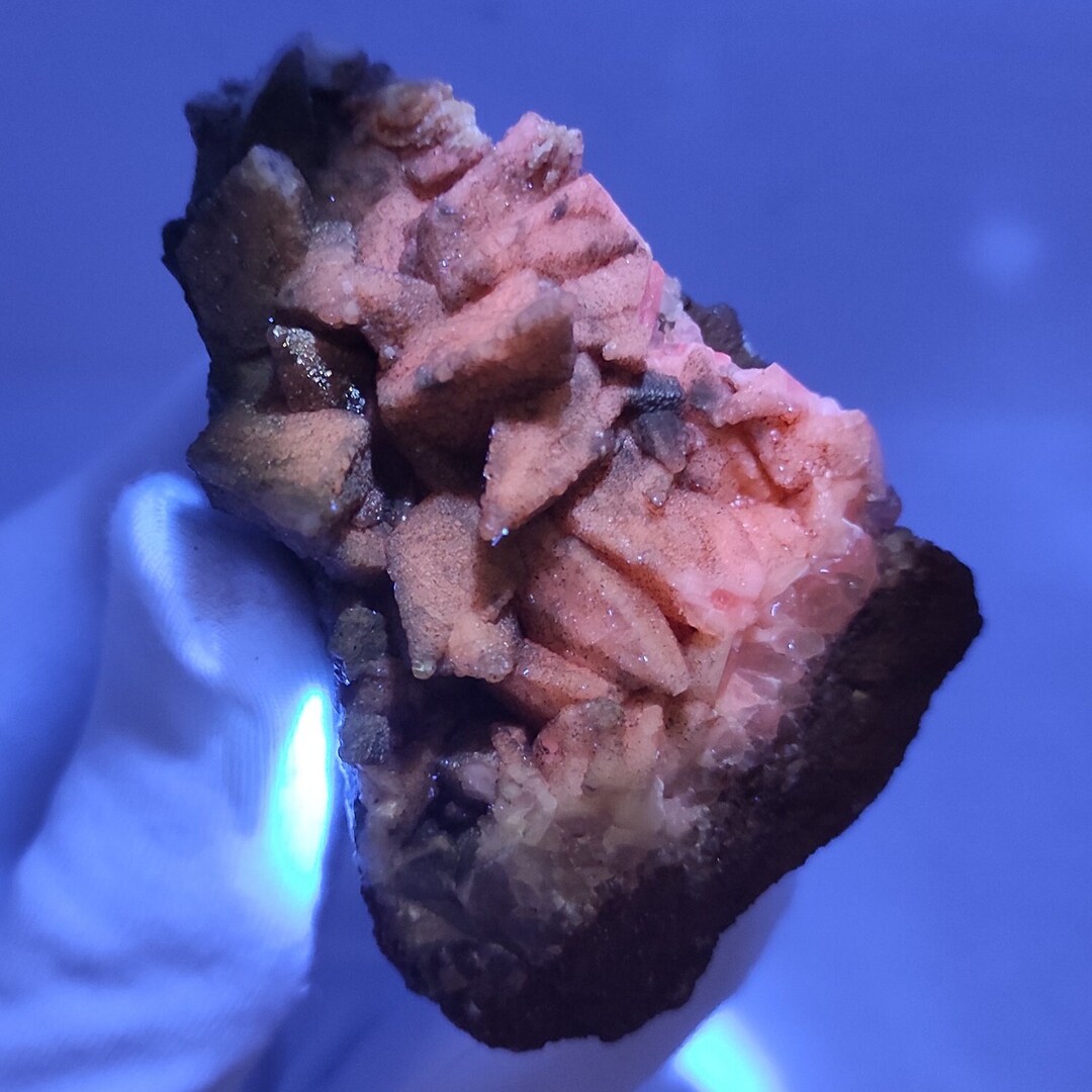 133g UV Reactive Calcite Phosphorescent Calcite Specimen Cambridge Cove ...