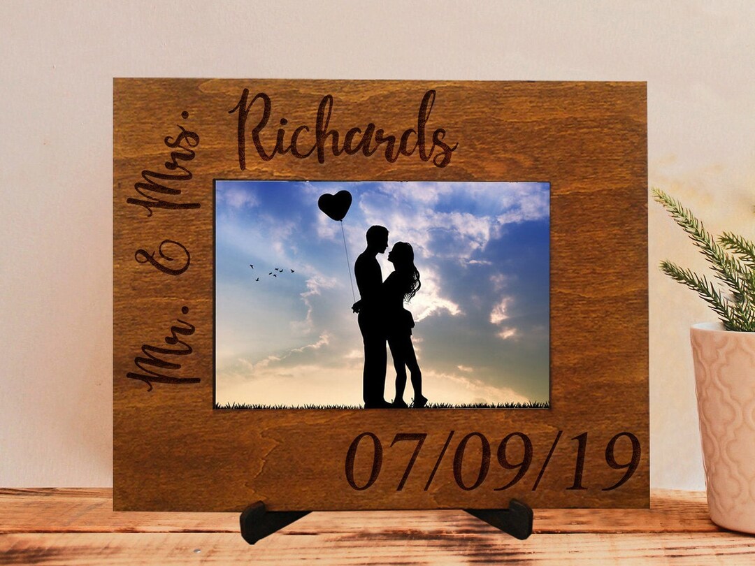 Custom Couple Frame Mr & Mrs Custom Frame New Family Gift - Etsy