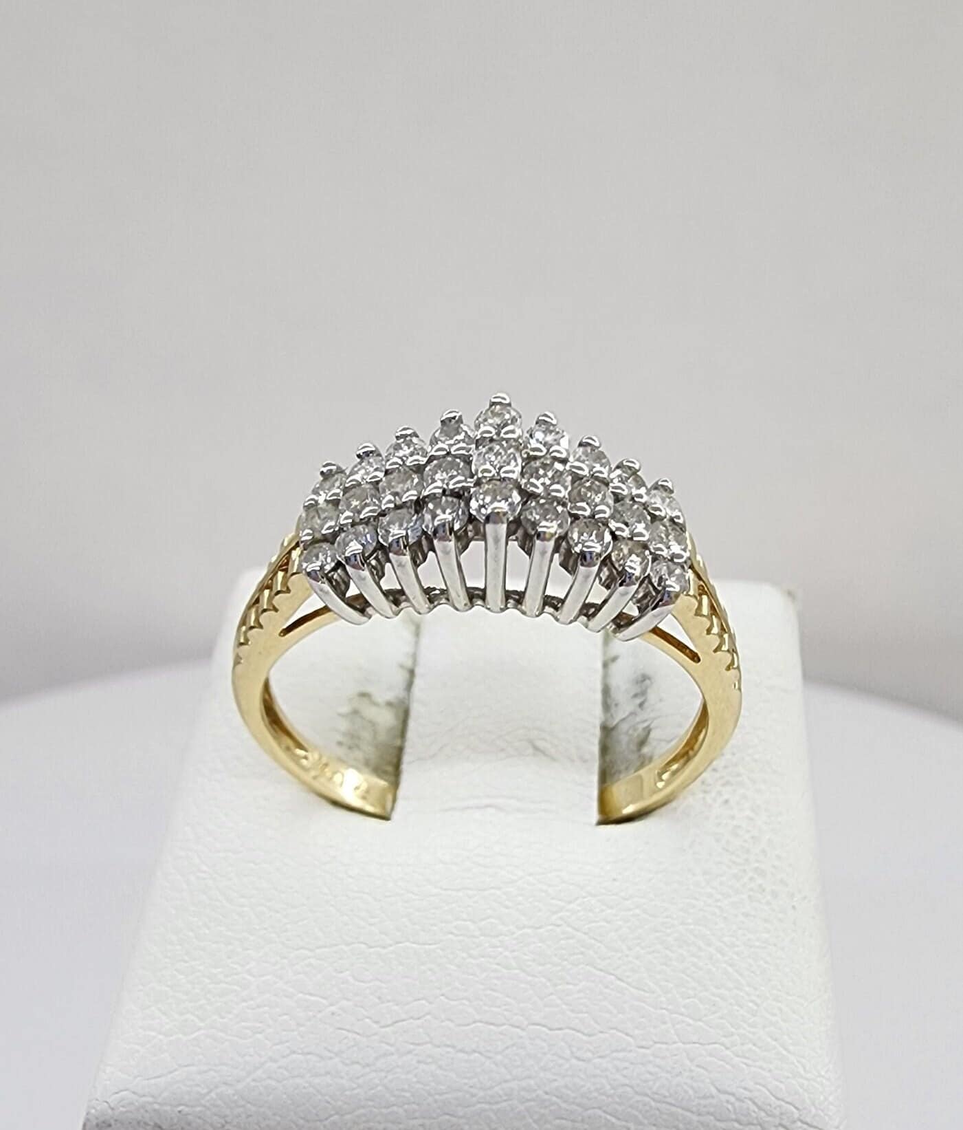 Stunning Estate Vintage 14k Yellow Gold 3 Row Diamond Stunning Estate Vintage 14k Yellow Gold 3 Row Diamond