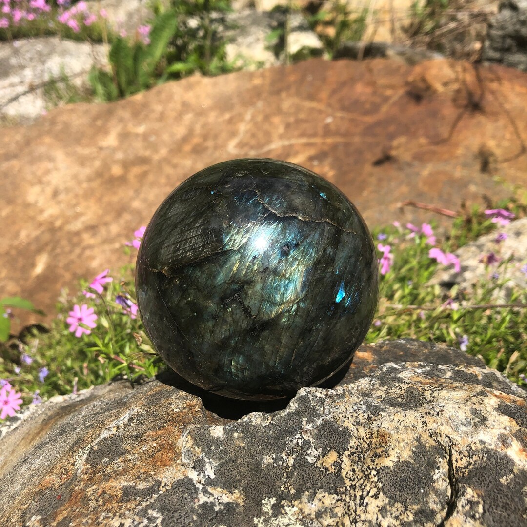 Labradorite Crystal Sphere with Flashes - Etsy Nederland