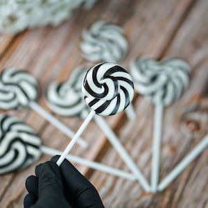 Black & White Love Heart Lollipops, Halloween Lollies, Candy Lollies ...
