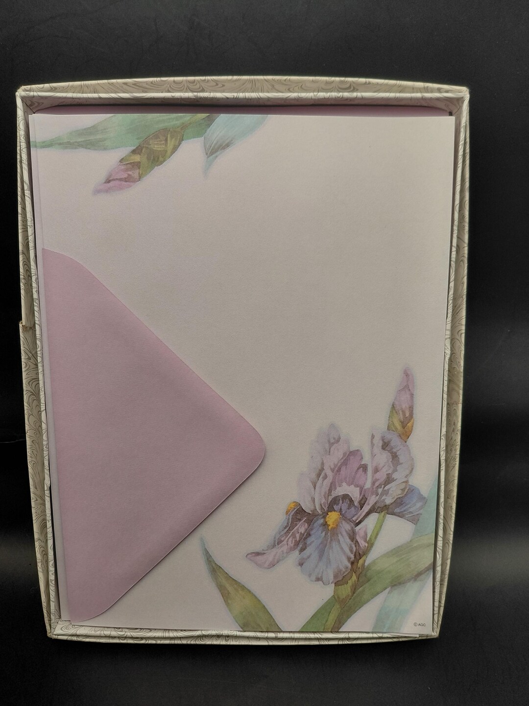 Carlton Stationary Papers With Pretty Purple Iris Pattern. 32 Writing ...
