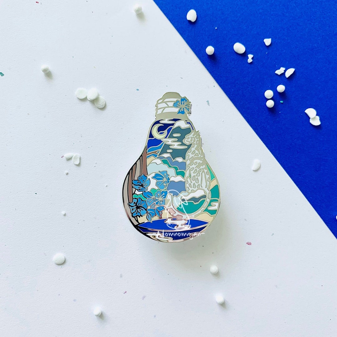 Winter Schnee Leopard Blue Poppy Hard Emaille Pin | Natur Glühbirne 2er ...