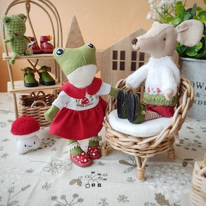 Frog Companion for Maileg Mice / Artist-made Toad With Magnetic Paws ...