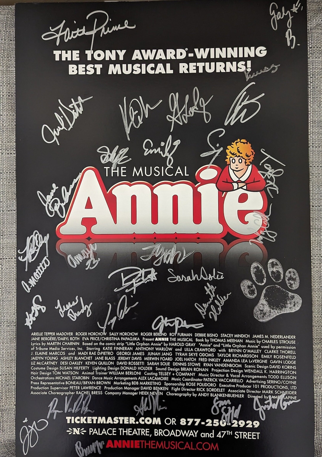 Signed!!! the Musical Annie Poster Tony Award-winning Best Musical ...
