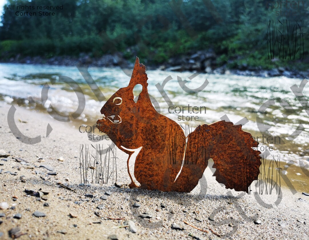 Dekoracja Ogrodu Wiewiórki - Rusty Squirrel Garden Art - Garden Lover ...