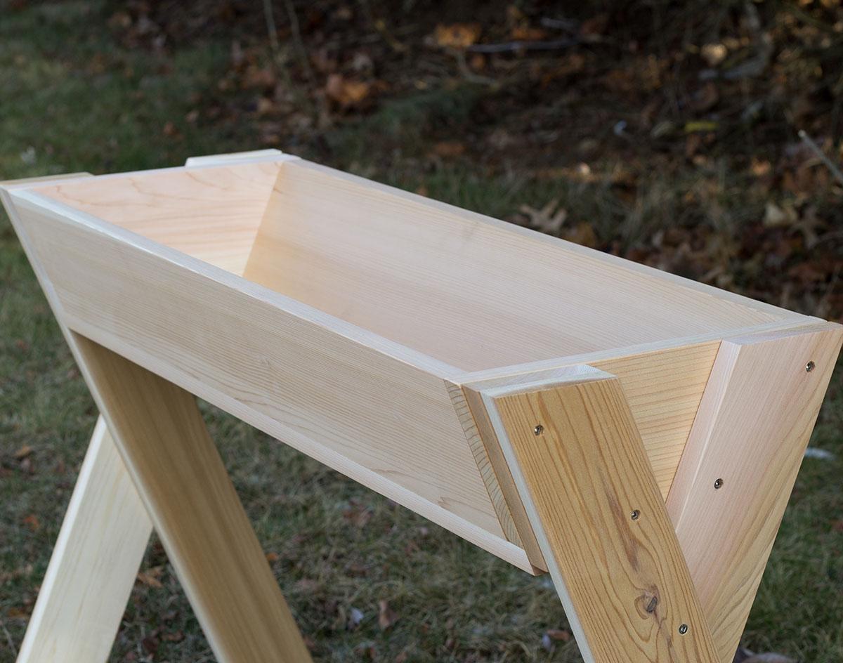 Red Cedar Deer Feeder – Rustic Wildlife Feeder | Outdoor Cedar Game ...