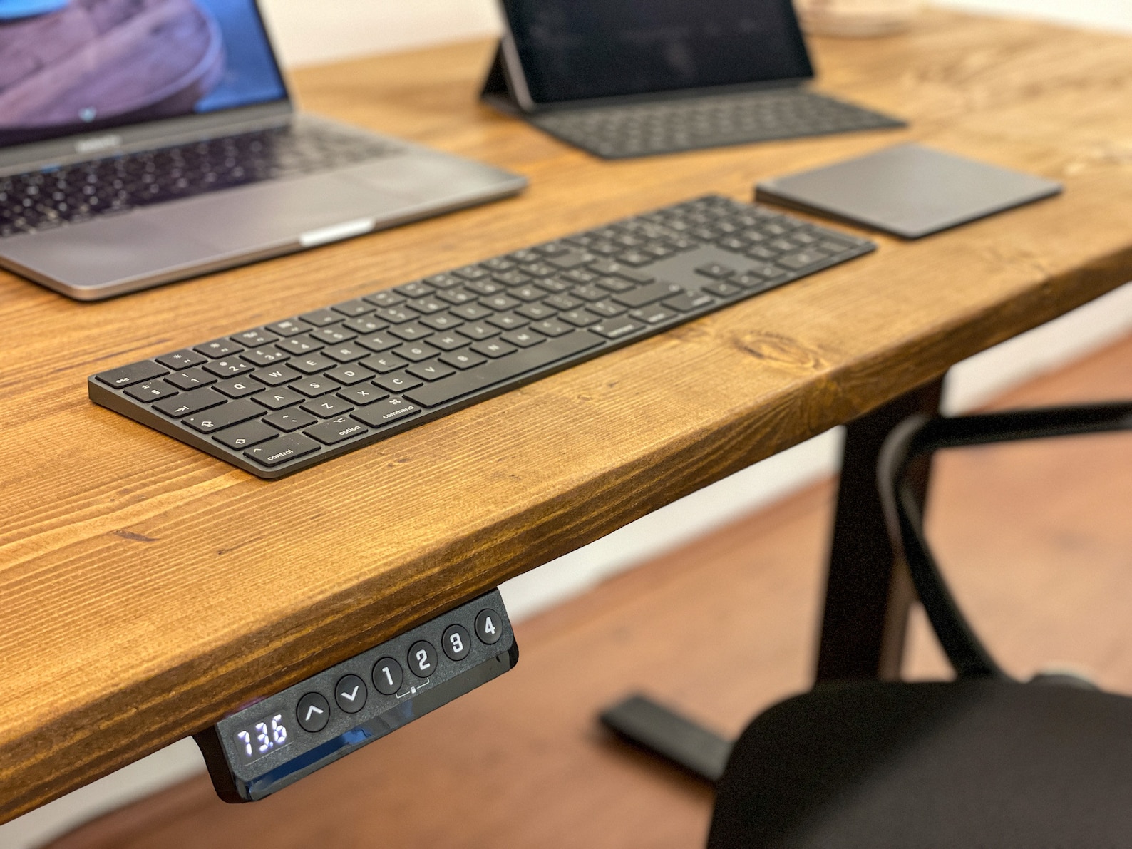 Industrial Style Height Adjustable Desk Sit Stand Desk With Electric ...