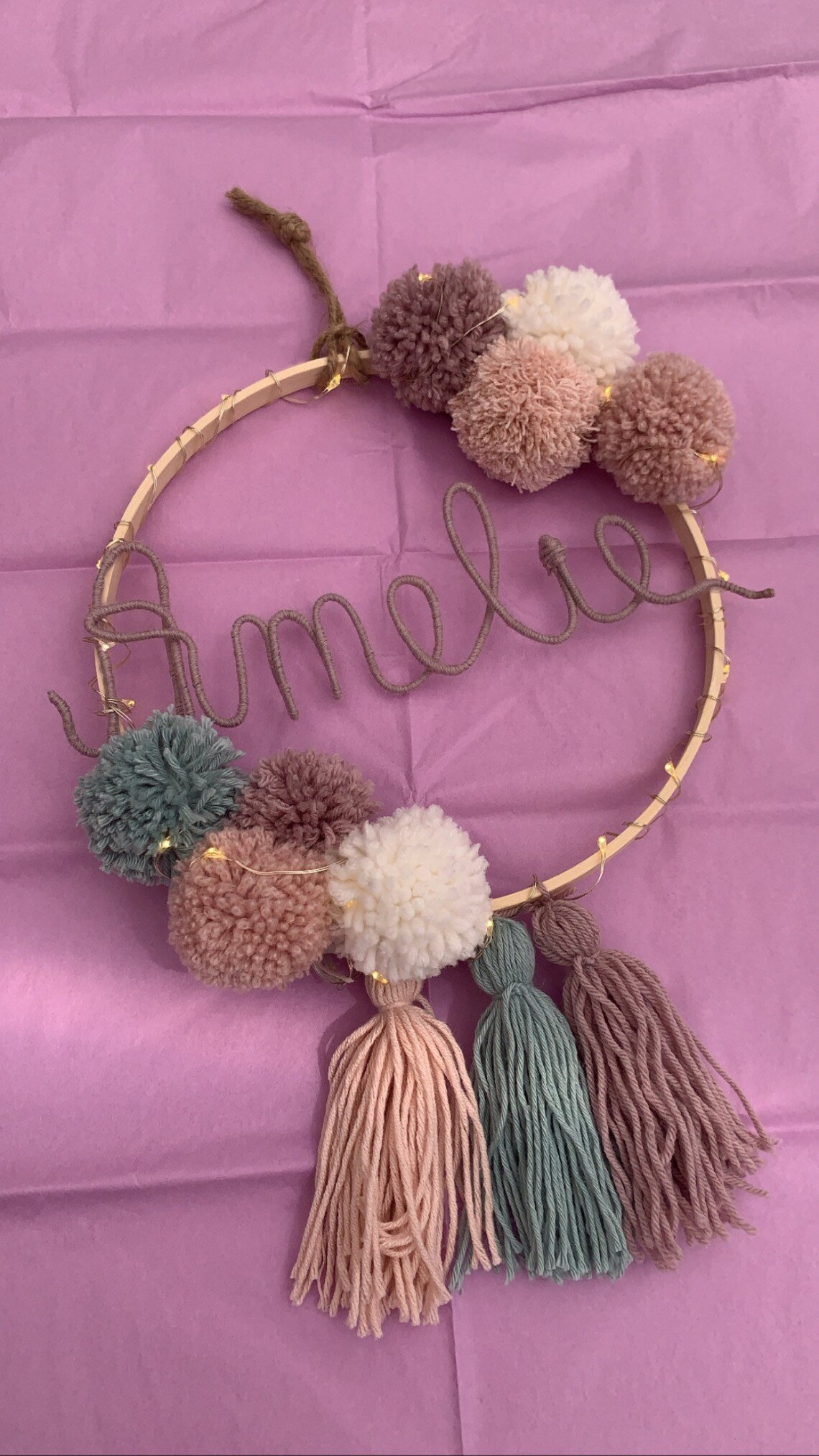 Namensring Bommel und Quasten beleuchtet mit Lichterkette - Etsy.de