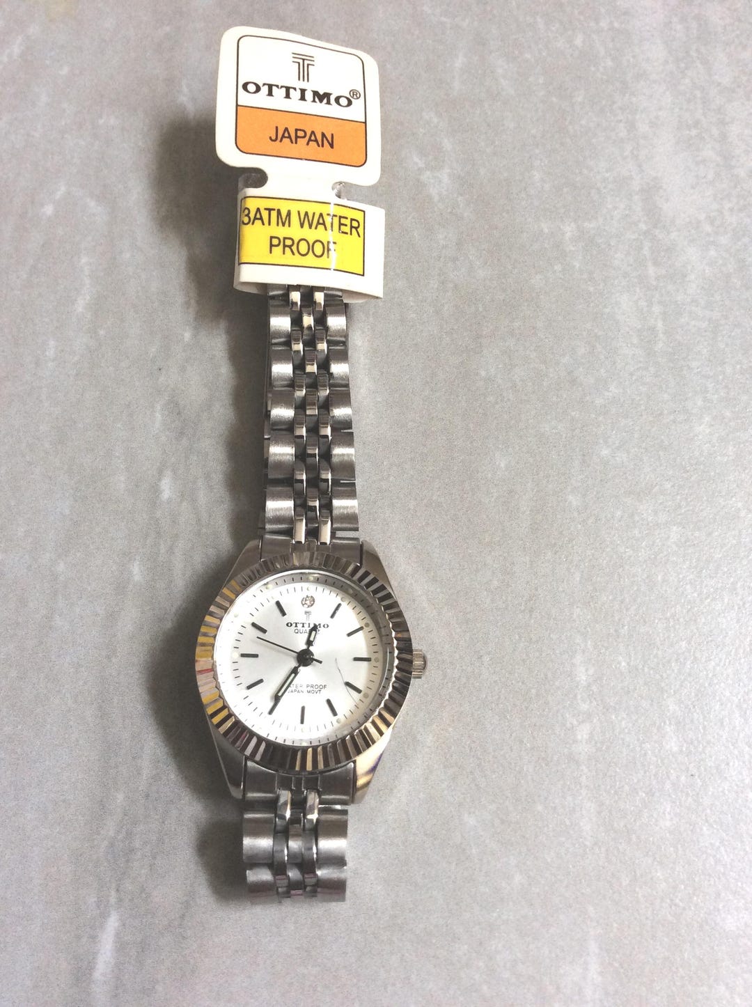 OTTIMO Silver Women's Watch Round Silver Dial Black Index Hours on ...