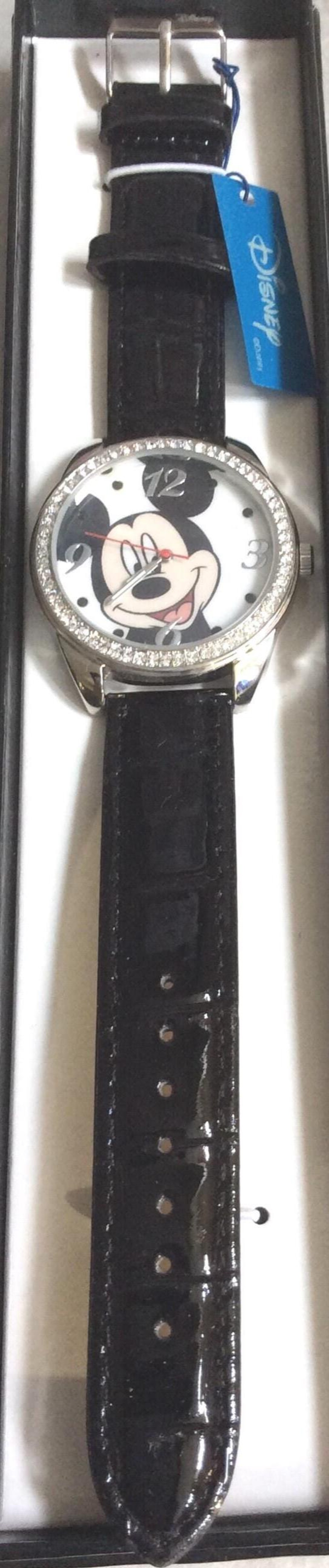 MICKEY MOUSE Watch Round Mickey White Dial Surrounded by Crystal ...