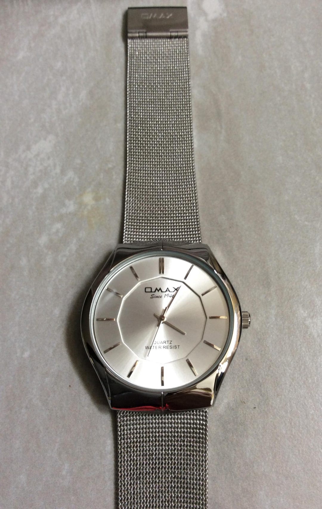 OMAX Men's Silver Watch Round Silver Dial Index Hours on Silver Mesh ...
