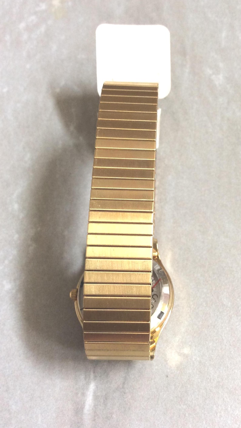 OTTIMO Gold Women's Watch Round Black Dial Gold Numbered Hours on Gold ...