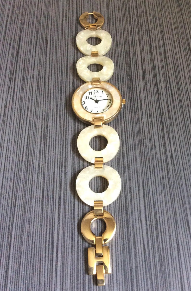 Donna Vivian Women's Watch Round White Dial Numbered Hours on a Round ...