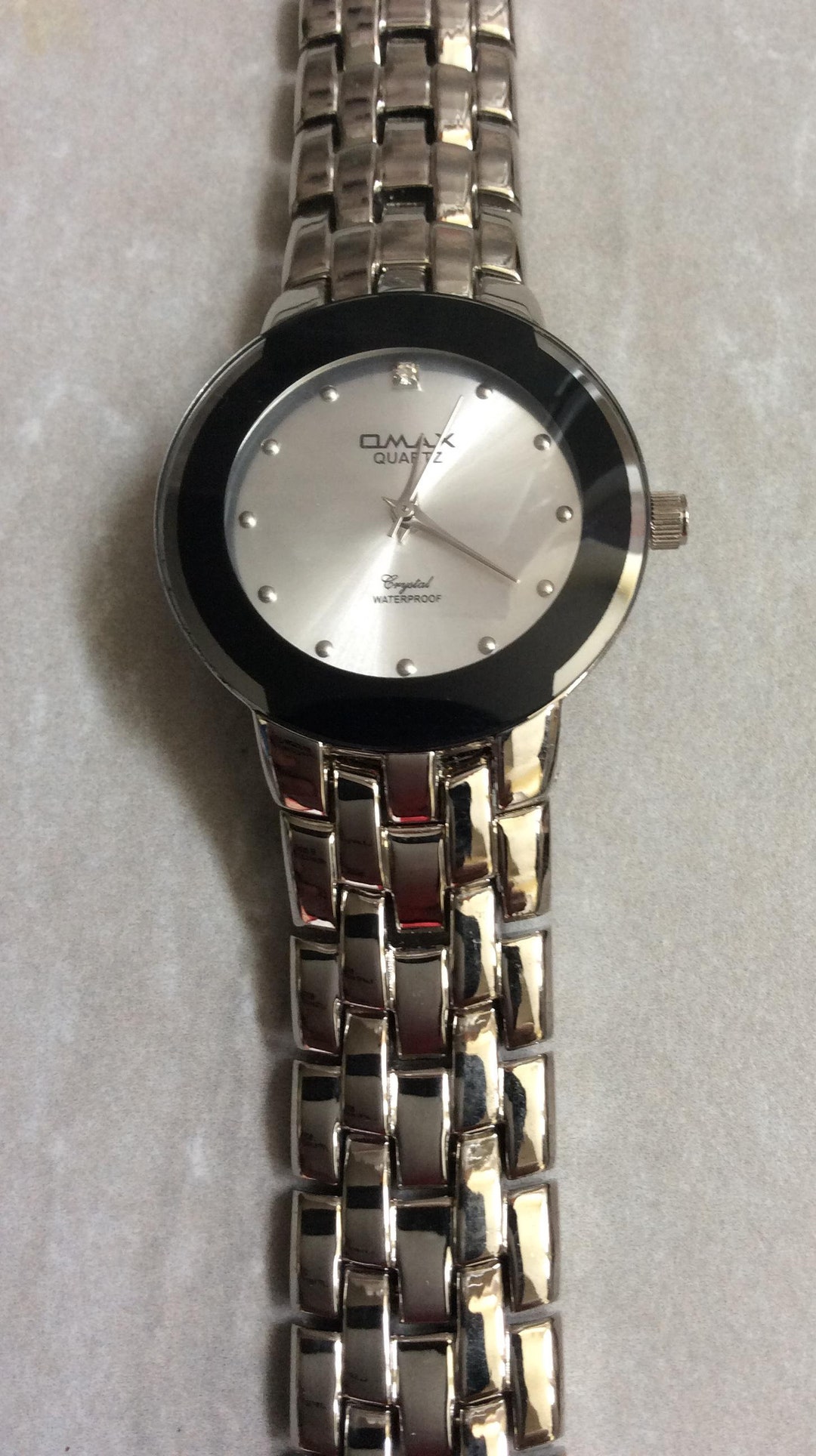 OMAX Women's Silver Watch Round Silver Dial Black Border Silver Indices ...