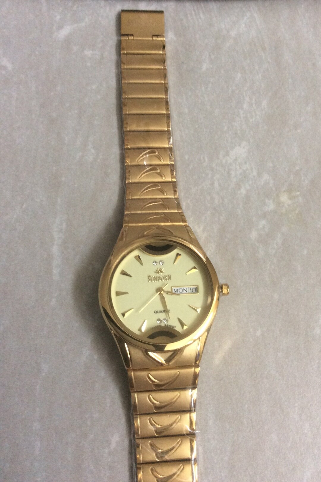 Sunborn Gold Men's Watch Round Glow in Dark Dial Index Hours With Day ...