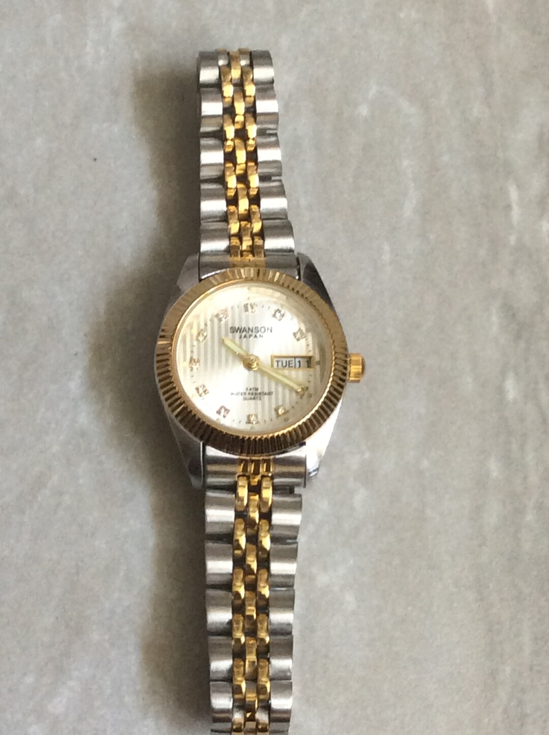 SWANSON Women's Watch Round Silver Dial Crystal Hours Day & Date ...