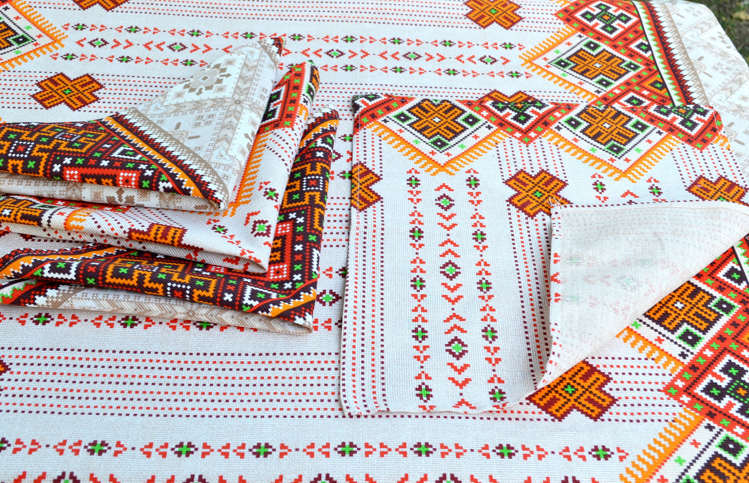 Ukrainian traditional embroidery print Set linen tablecloth | Etsy