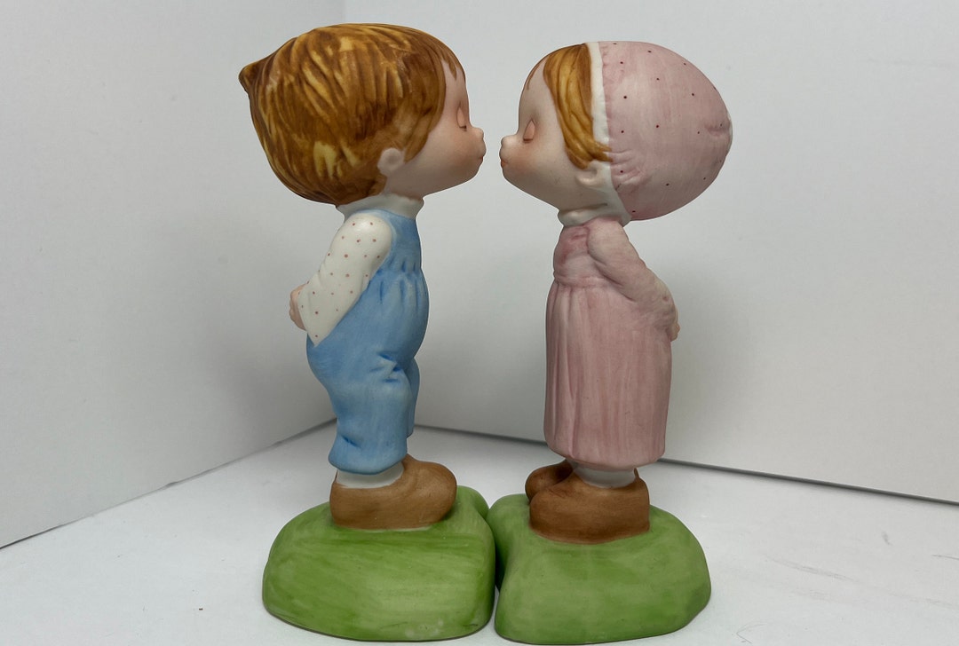 Vintage Hallmark Betsey Clark Kissing Boy and Girl Figurines 1979 - Etsy