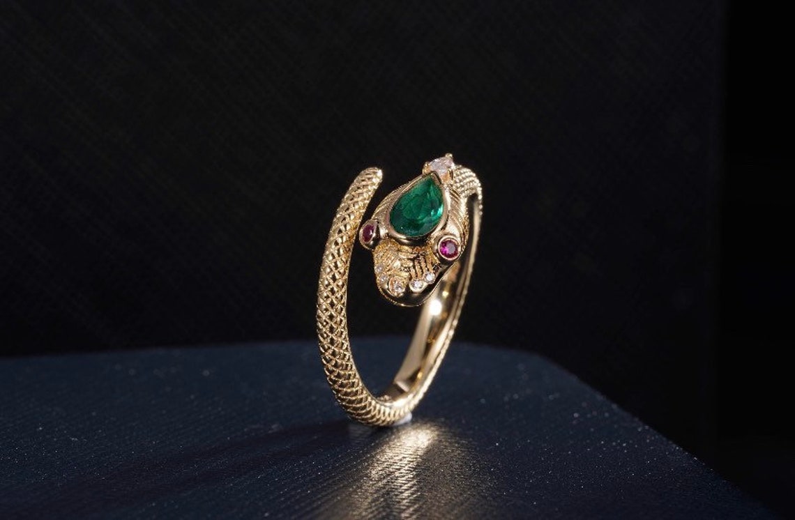 Queen Victoria Snake Engagement Ring Replica in 18k Gold - Etsy UK