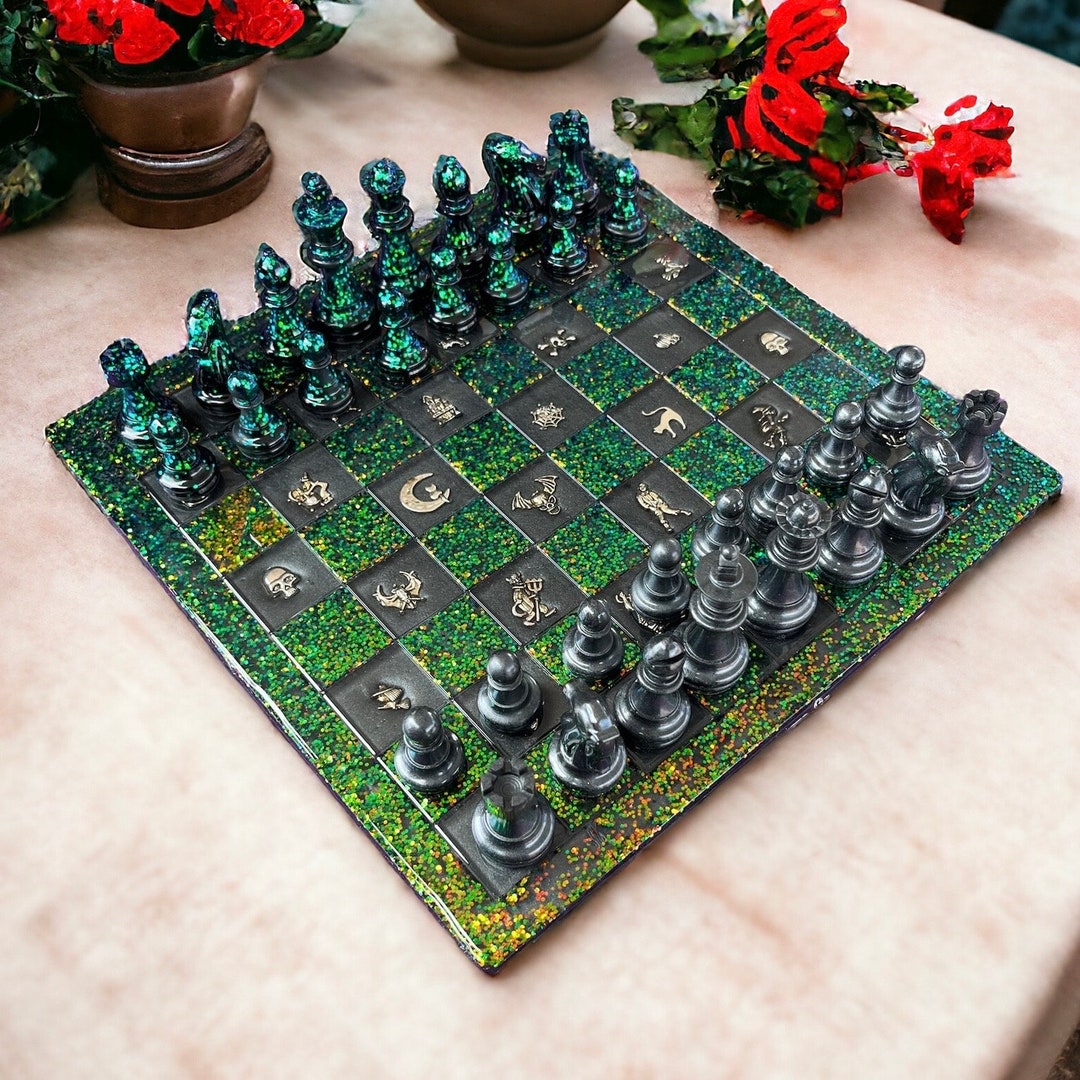 Halloween Resin Chess Set, Spooky Chess Board, Horror Chess Set, Green ...