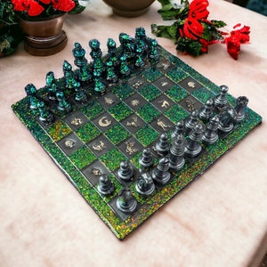 Halloween Resin Chess Set, Spooky Chess Board, Horror Chess Set, Green ...