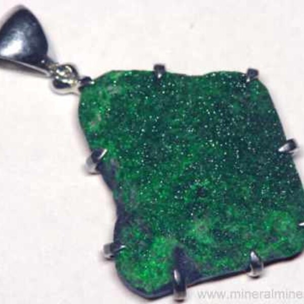 Uvarovite Garnet - Etsy