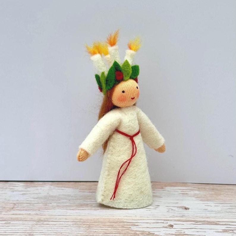 Santa Lucia mit Kerze Krone Waldorf Puppe, mit beweglichen Armen ...