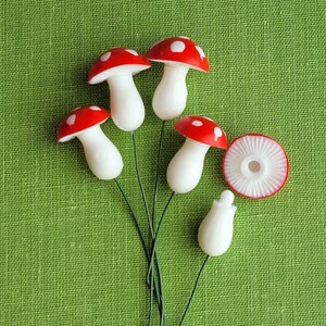 5 Vintage Plastic Mushroom Picks SSCO Mushrooms Molded Plastic ...
