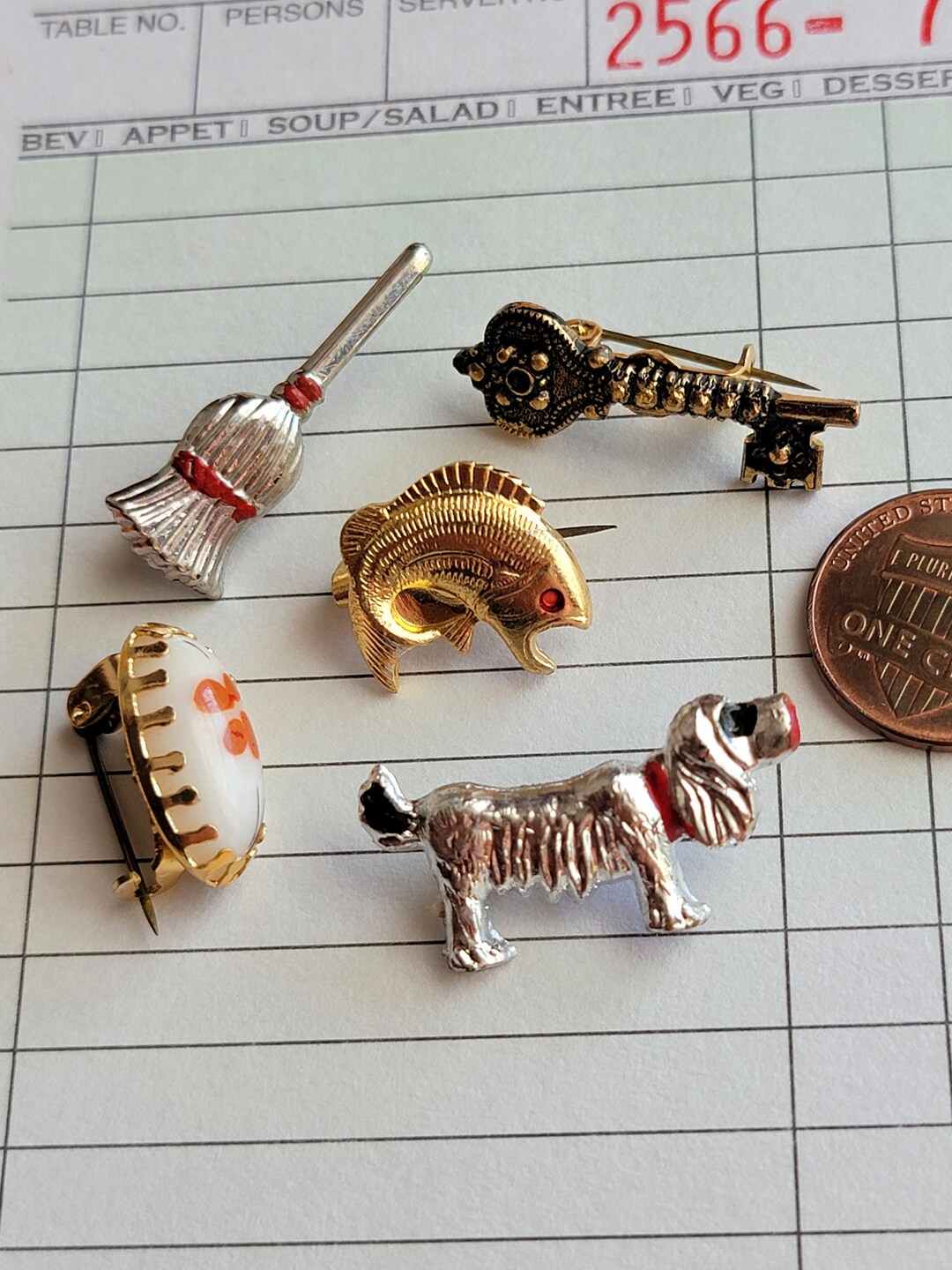 5 Vintage Scatter Pins Plastic and Metal Gumball Machine Prize Penny ...