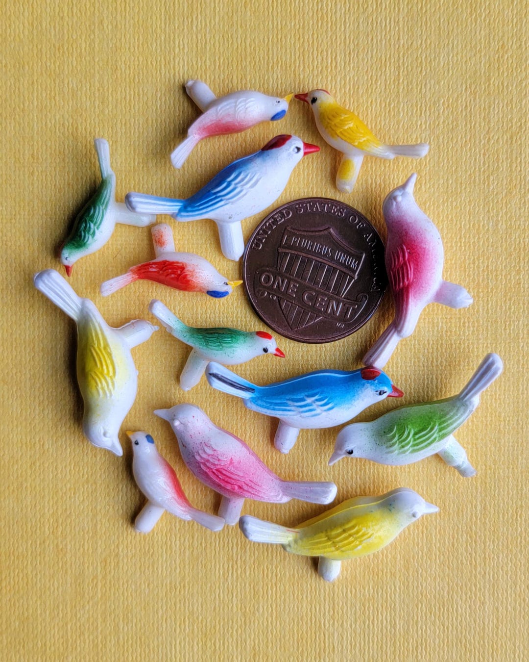 Vintage Miniature Song Birds 13 Tiny Plastic Hand Painted Pegged Birds ...