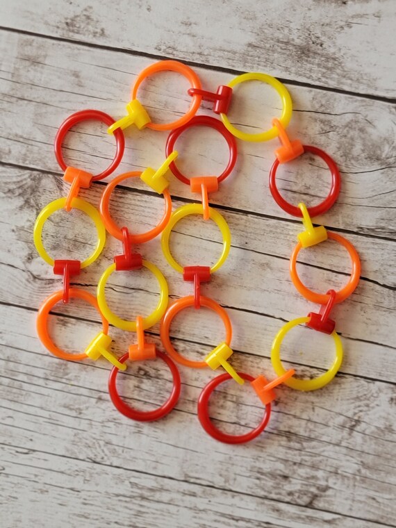 interlocking vintage plastic - Gem