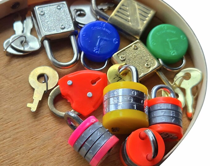 10 Vintage Miniature Locks and Padlocks Metal Plastic Gumball Novelty ...