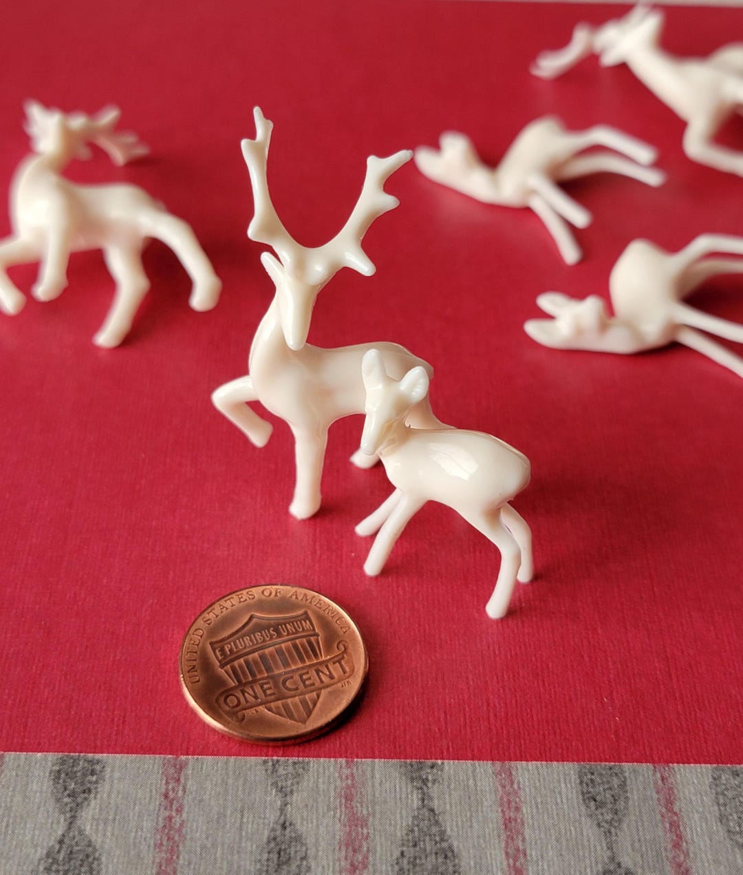 6 Miniature Plastic Deer White Retro Reindeer Fawn Doe Buck Resin Minis ...
