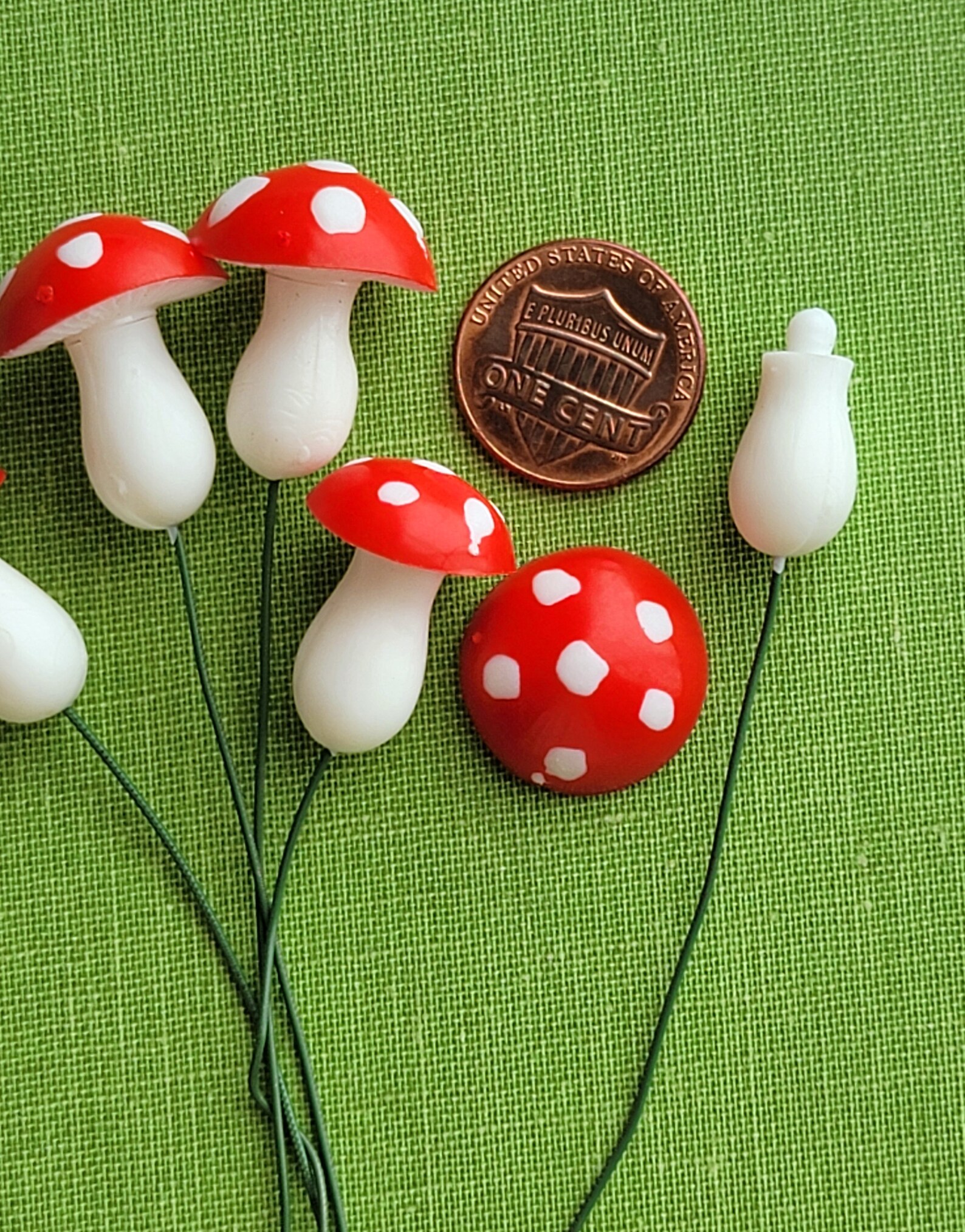 5 Vintage Plastic Mushroom Picks SSCO Mushrooms Molded Plastic ...