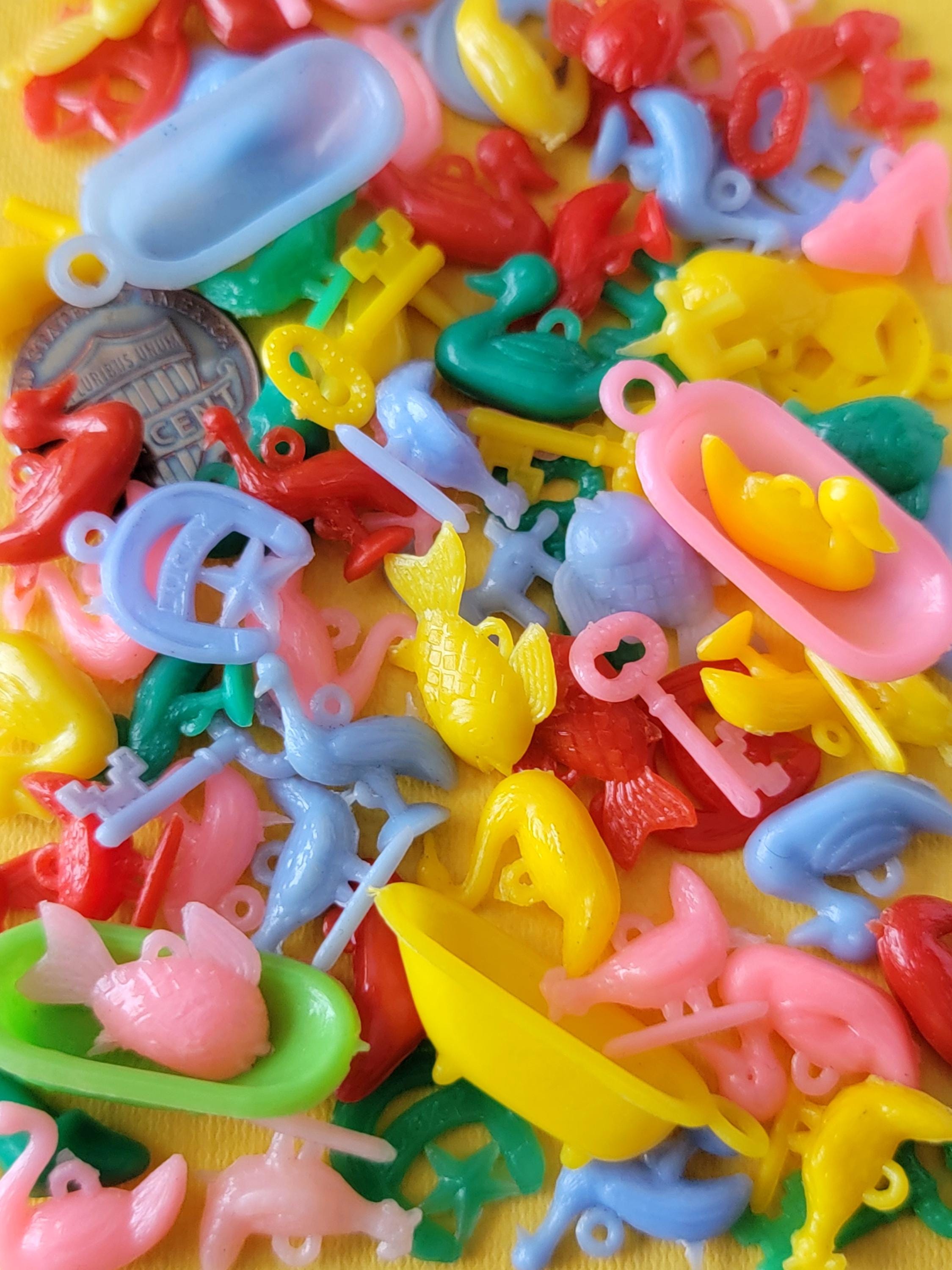 16 Vintage Tiny Plastic Charms Assorted Mix Miniature Gumball Charms ...