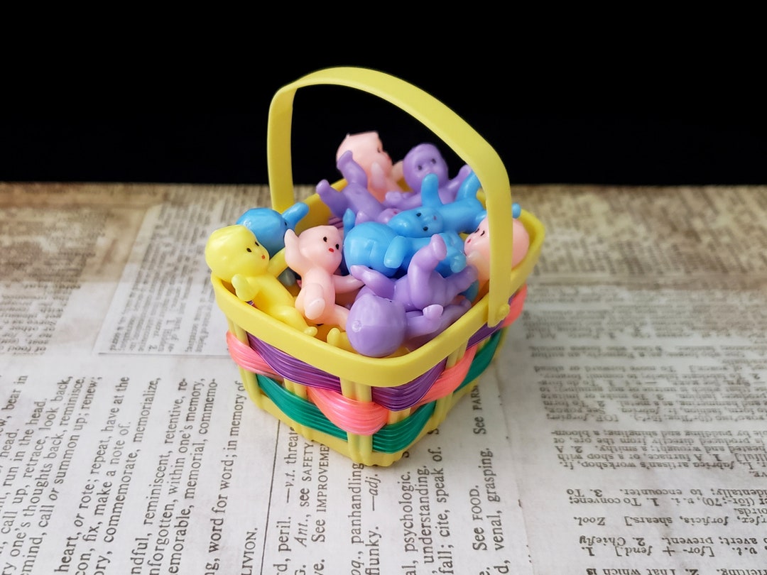 Basket of Babies Vintage Mini Plastic Basket With 28 Miniature Plastic ...
