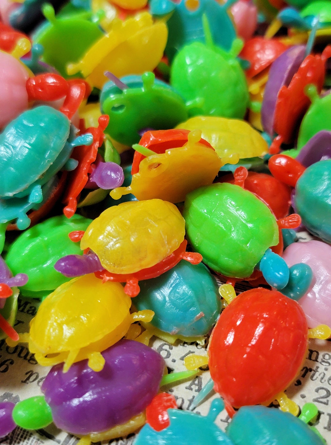 3 Vintage Plastic Turtle Charms 3pcs Mini Turtles Gumball Charms Hong ...