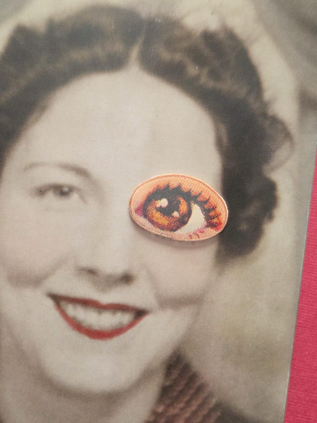 One Vintage Lenticular Winking Left Eye (1pc) Tiny Vari-vue Flicker ...