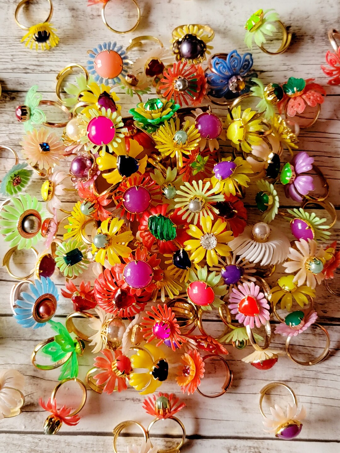 4 Vintage Plastic Flower Metal Gumball Machine Rings Toy Kiddie Jeweled ...