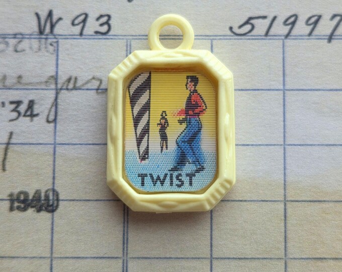 Vintage Lenticular Charm Vari-vue Twist Flicker Yellow Plastic Bezel ...