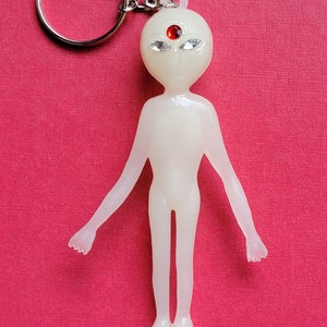 Vintage Plastic Alien Keychain Large Glow in the Dark Alien With ...