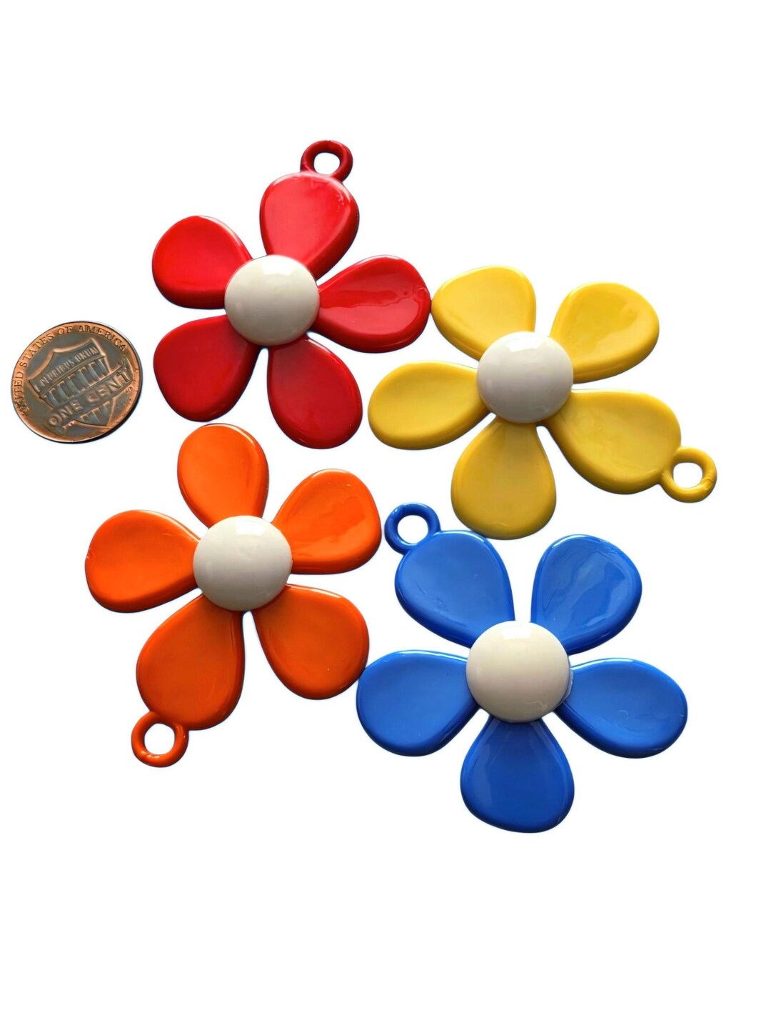 4 Vintage Plastic Flower Pendants Large Flower Power Charms Pulls ...