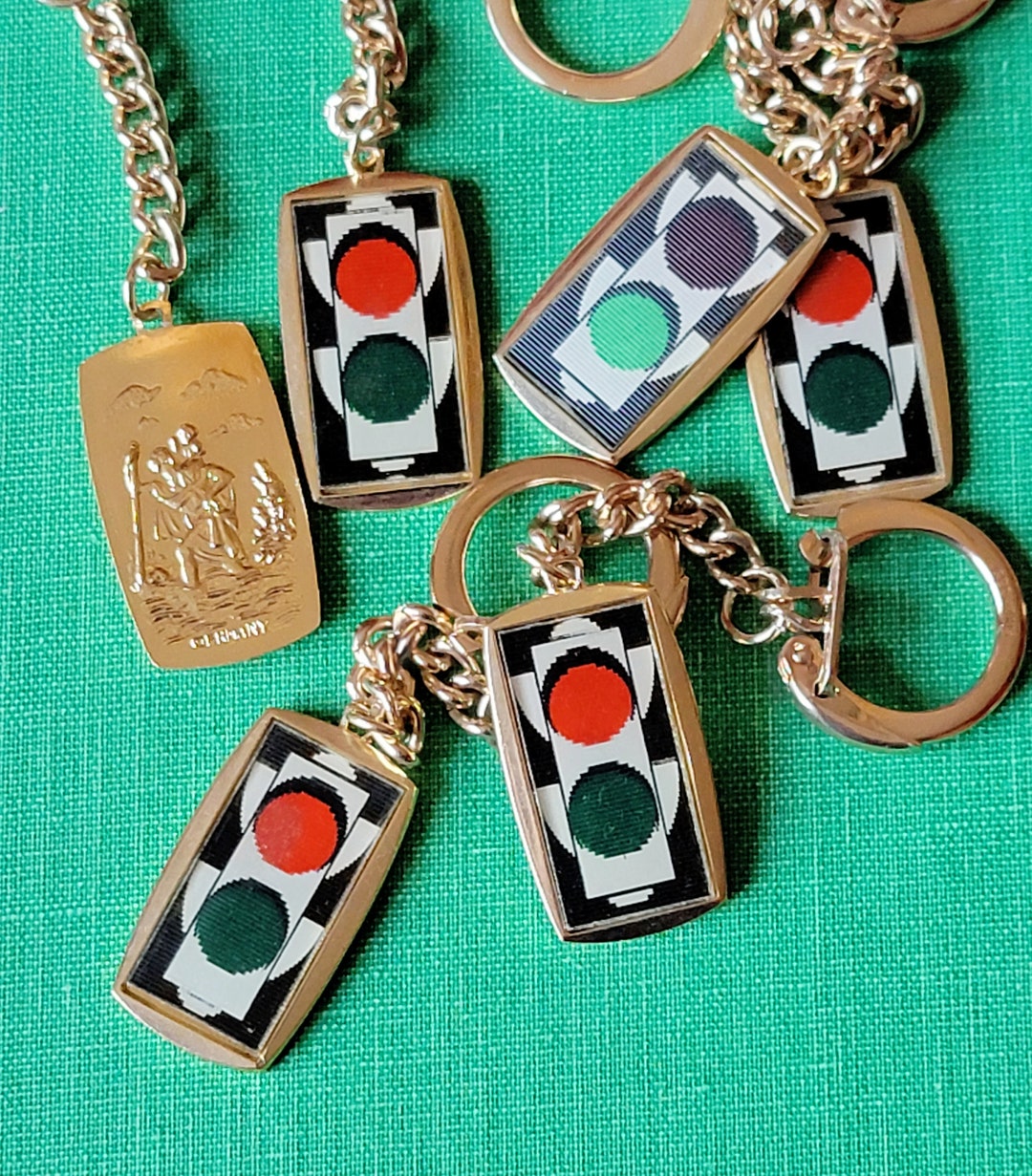 One Vintage Traffic Light Flicker St Christopher Keychain (1pc ...