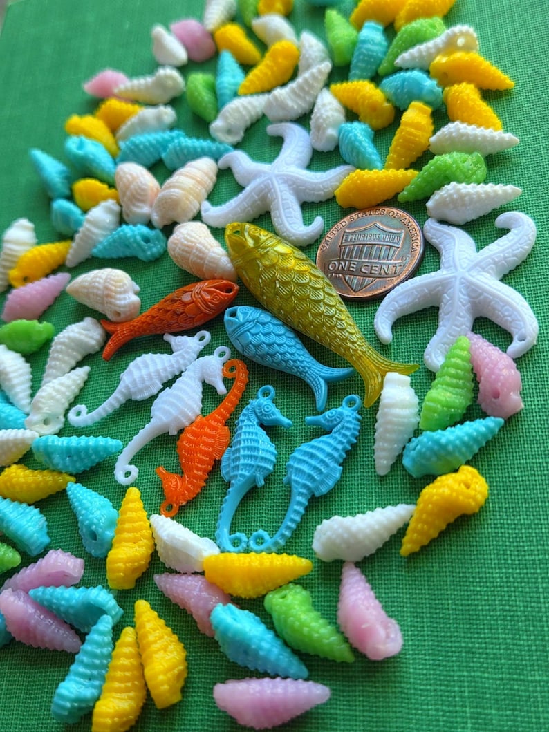 94 Plastic Seashell Sealife Fish Seahorse Shells Beads Charms Drops ...