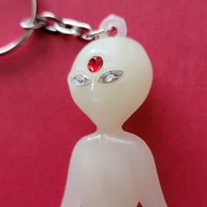 Vintage Plastic Alien Keychain Large Glow in the Dark Alien With ...
