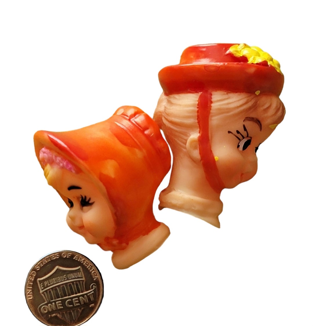 2 Vintage Vinyl Doll Heads Small Girls in Bonnets Hats Kitsch Rubber ...