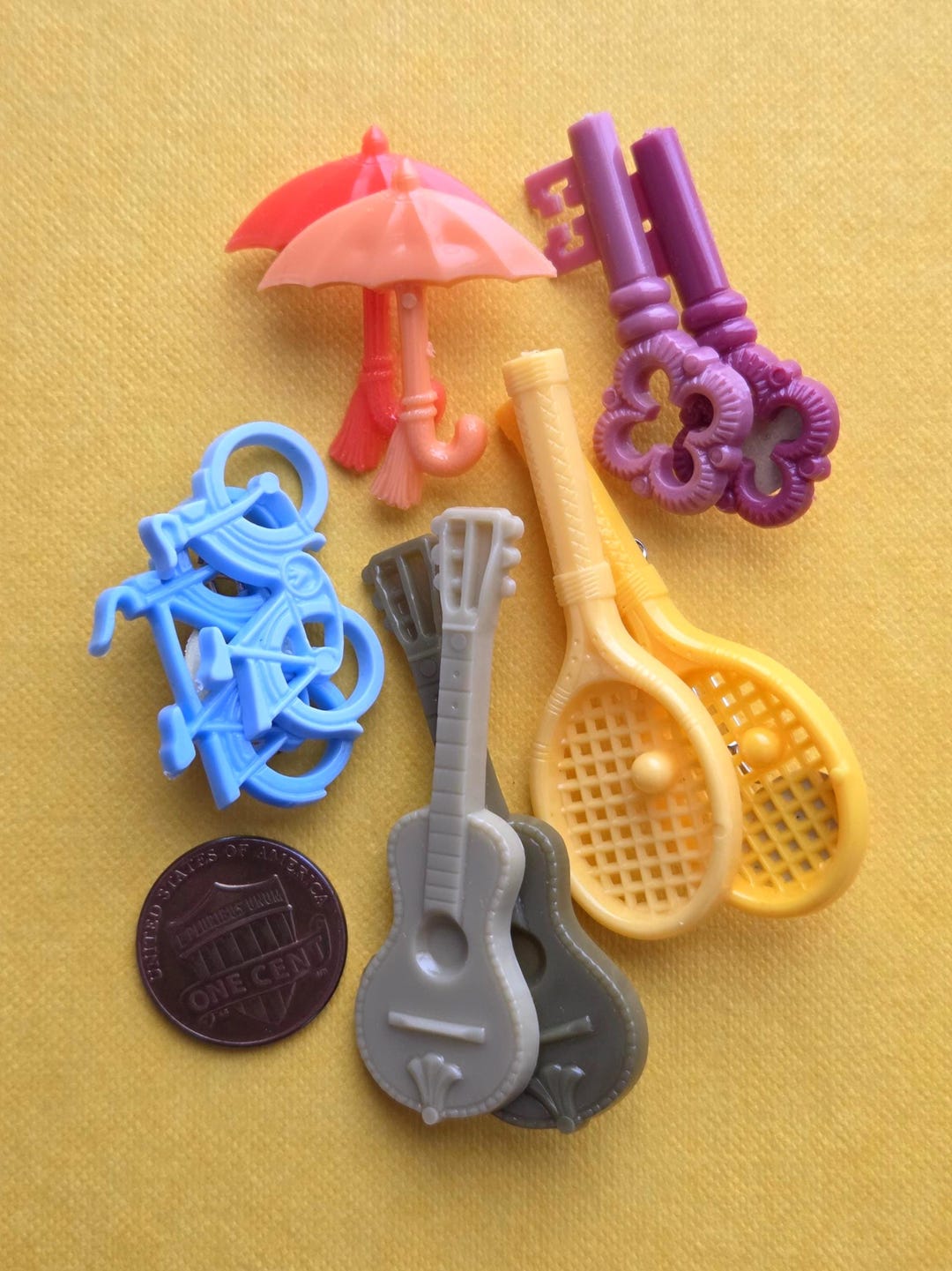 5 Vintage Plastic Pins Everyday Objects Western Germany Petite Pin ...