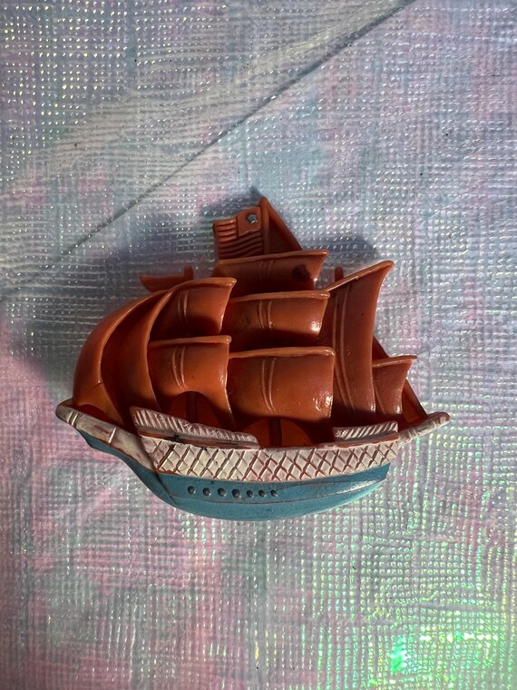 Vintage plastic ship - Gem