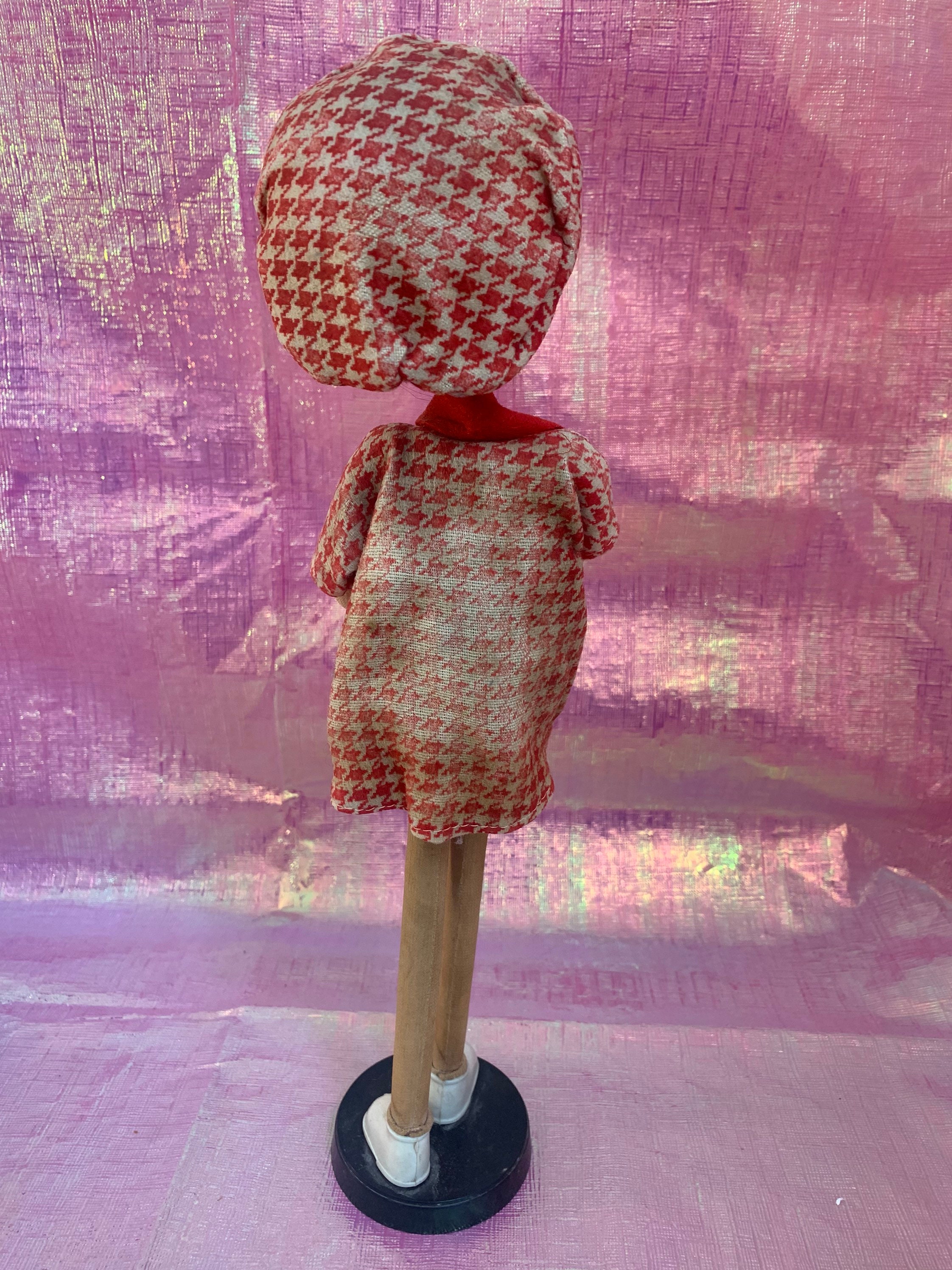 Vintage mod retro pose doll japan